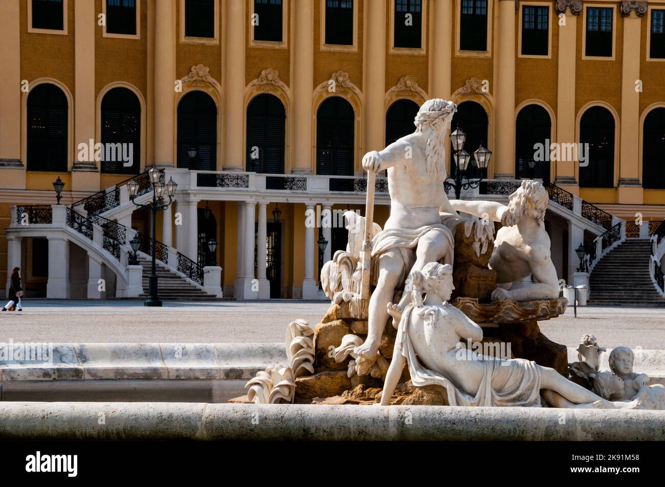 Naiad fountain -Fotos und -Bildmaterial in hoher Auflösung – Alamy
