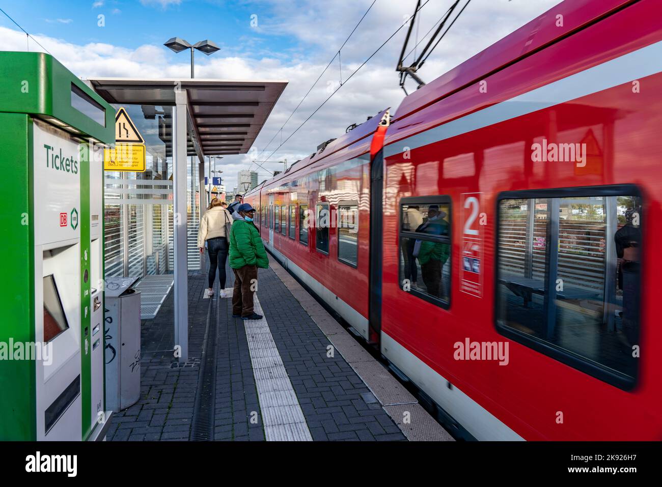 Ticketautomaten, VRR-Tickets, S-Bahn-Station, Haltestelle Düsseldorf ...