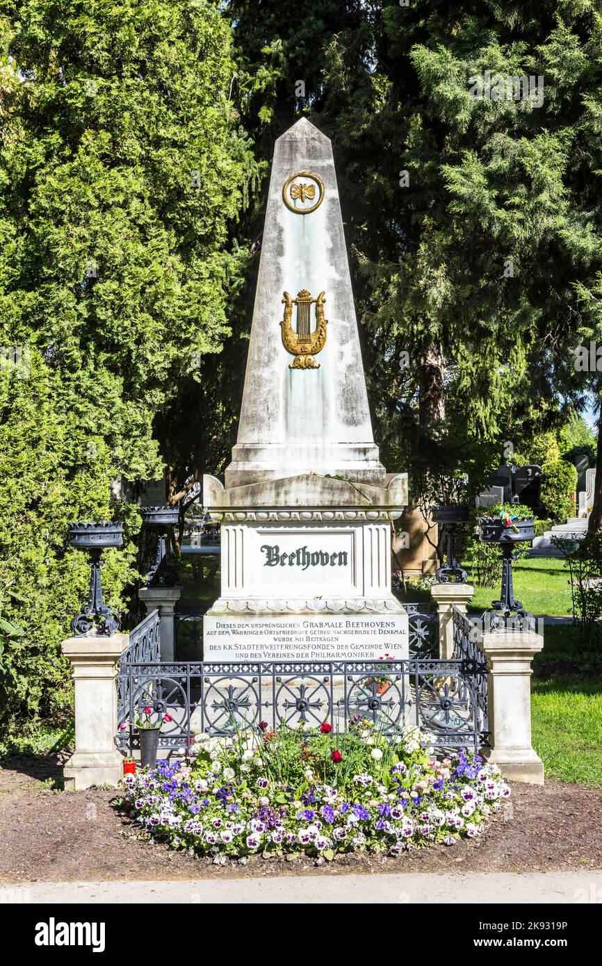 WIEN, ÖSTERREICH - APR 26, 2015: Letzte Ruhestätte des Komponisten ...
