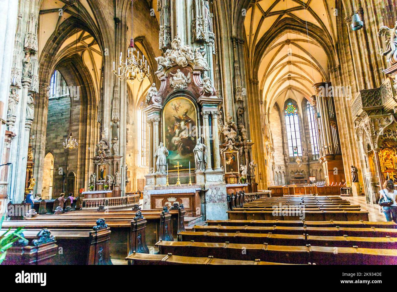Vienna stephansdom interior -Fotos und -Bildmaterial in hoher Auflösung ...