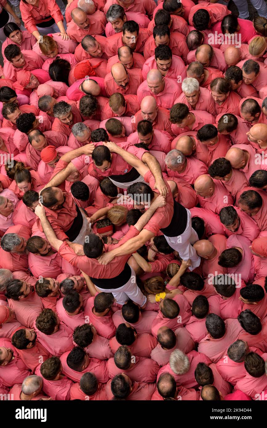 Das Team Colla Vella de Valls hat Dutzende von Leuten zusammengebracht ...