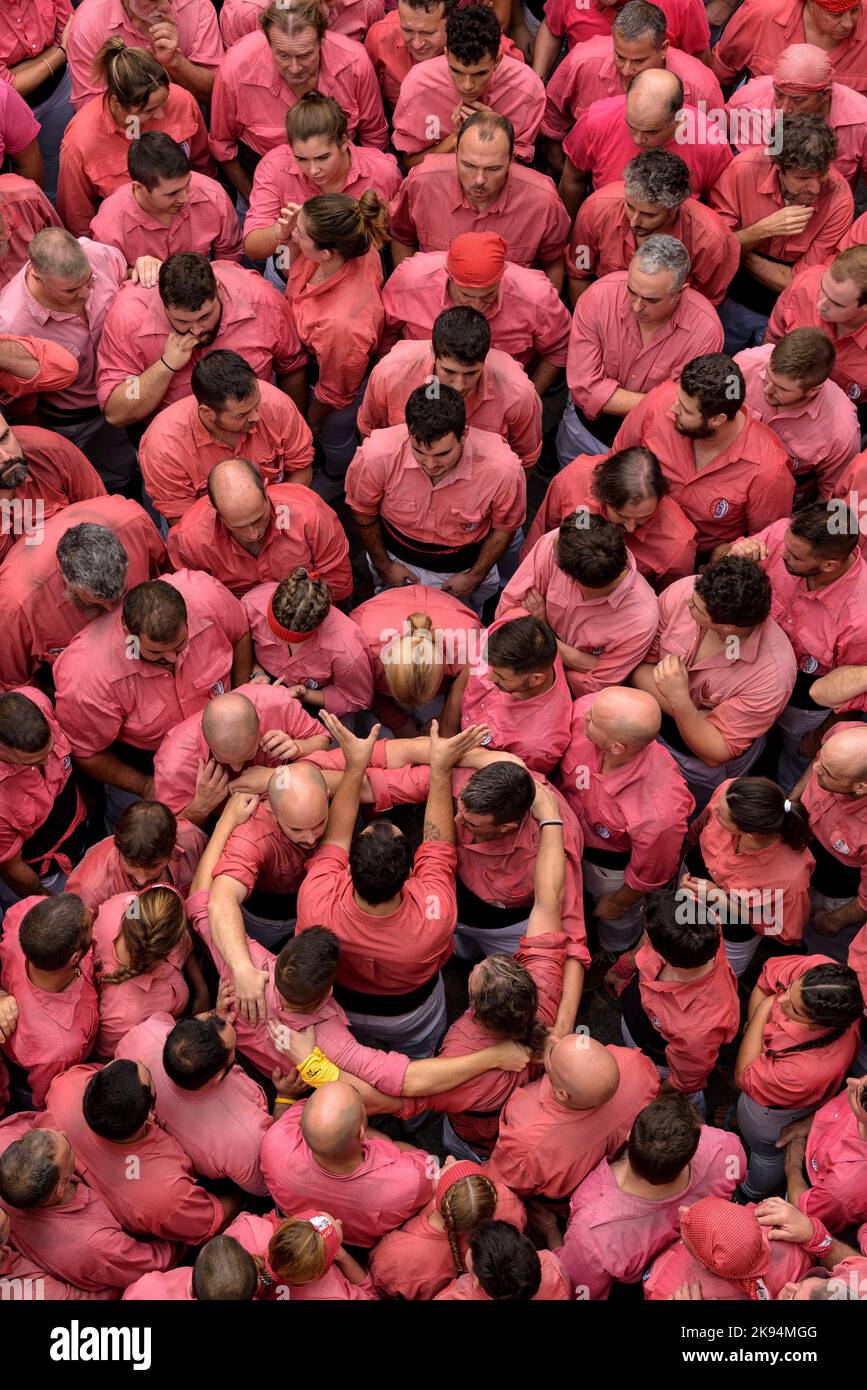 Das Team Colla Vella de Valls hat Dutzende von Leuten zusammengebracht ...