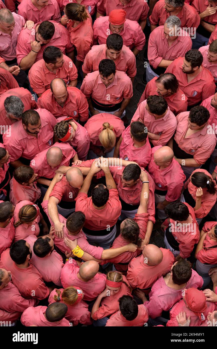 Das Team Colla Vella de Valls hat Dutzende von Leuten zusammengebracht ...
