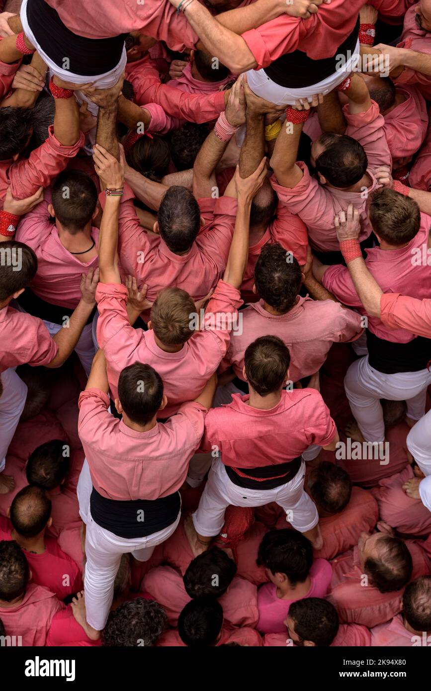Das Team Colla Vella de Valls hat Dutzende von Leuten zusammengebracht ...