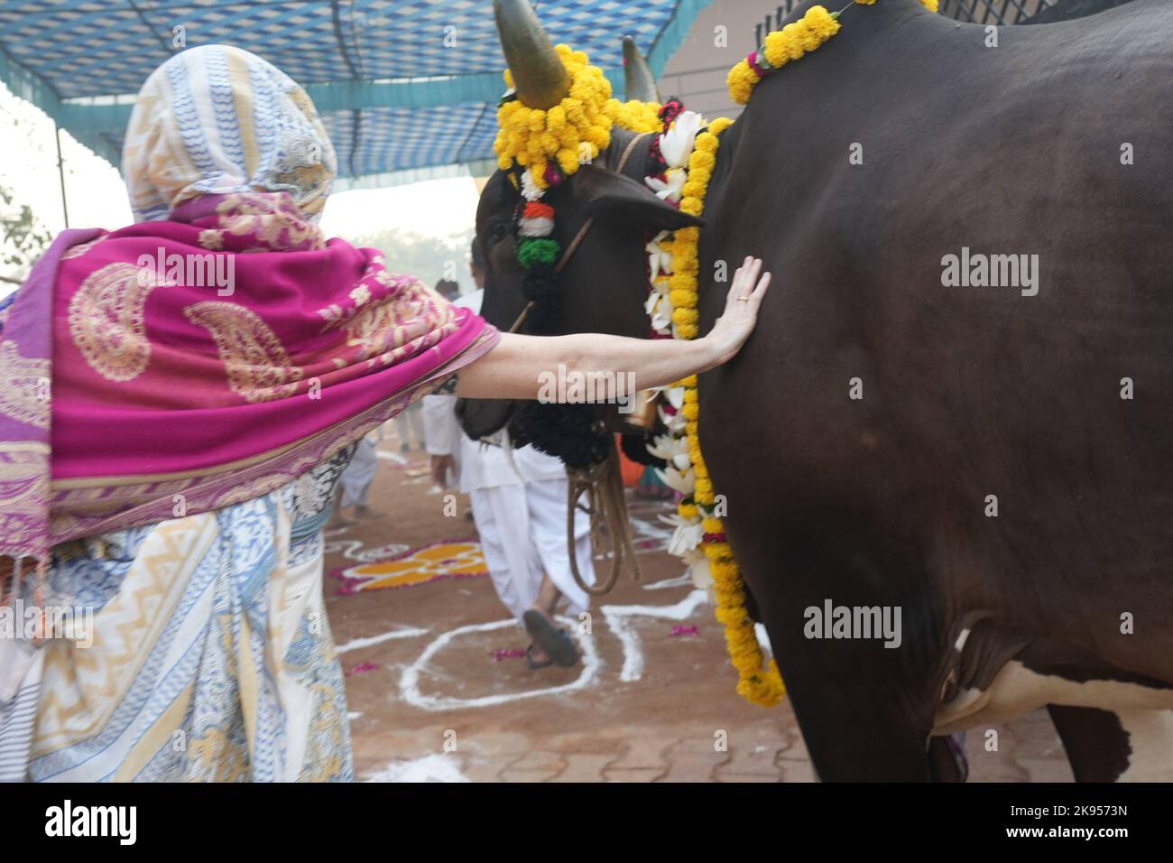 Vrindavan, Indien, 26/10/2022, Anhänger des ISKCON-Tempels, die am ...
