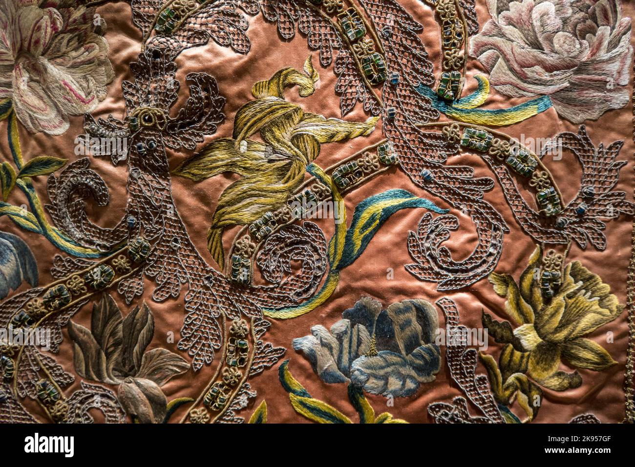 Erzbischof giovanni roano bestickt -Fotos und -Bildmaterial in hoher ...