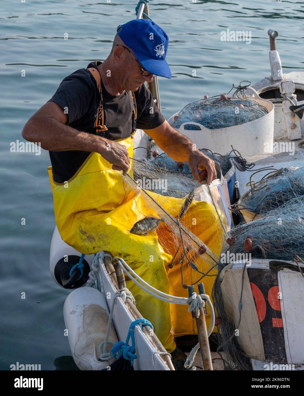 Fischer vertikal -Fotos und -Bildmaterial in hoher Auflösung – Alamy