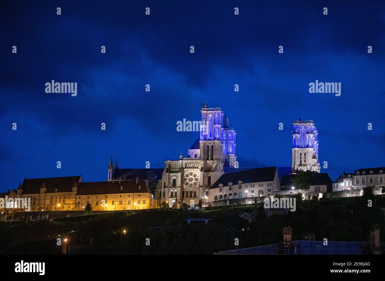 Cathedrale notre dame de laon -Fotos und -Bildmaterial in hoher Auflösung – Alamy