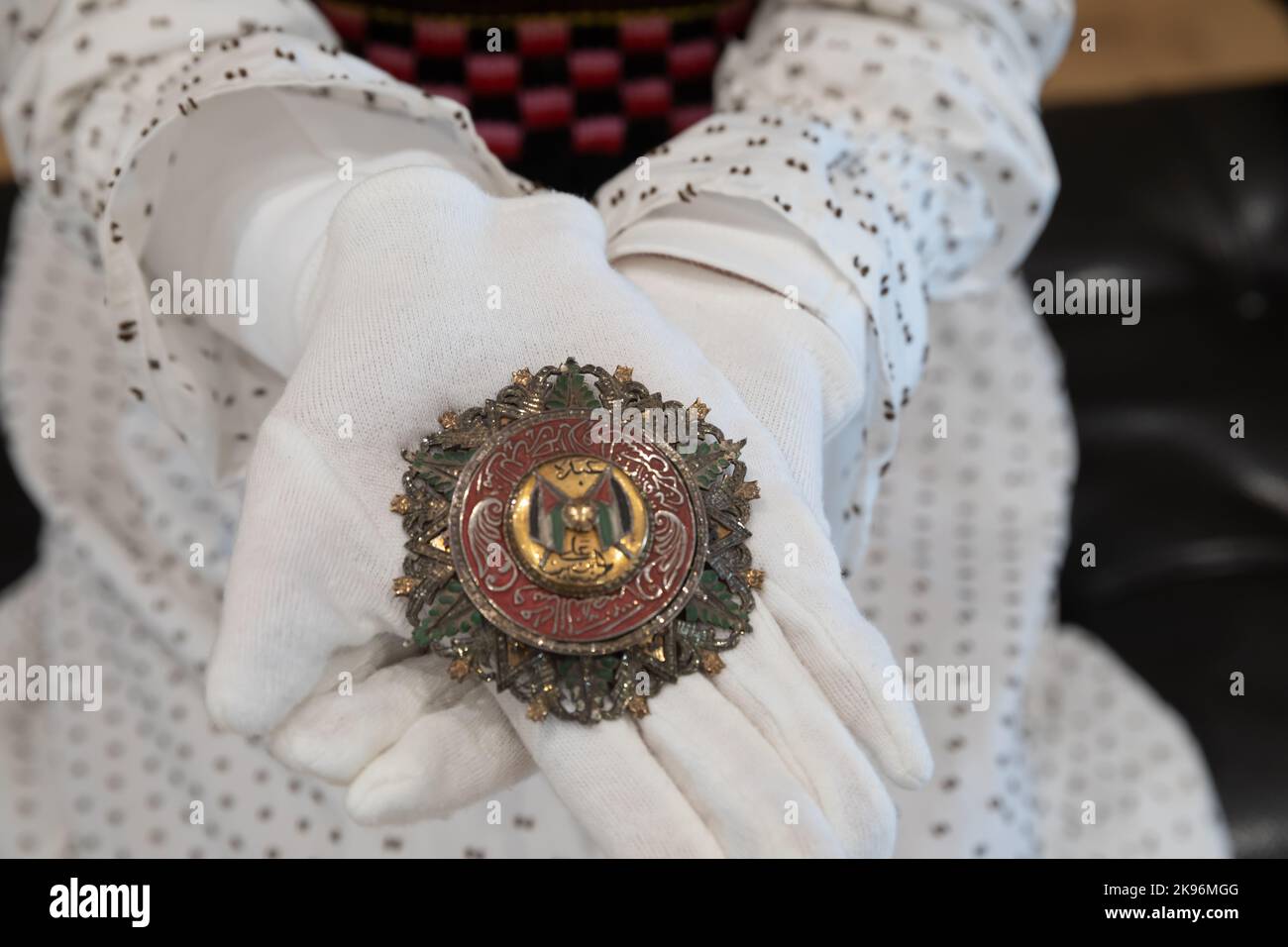 Der Orden von Al Nahda, First Class, Star, Abzeichen und Schärpe, der ...