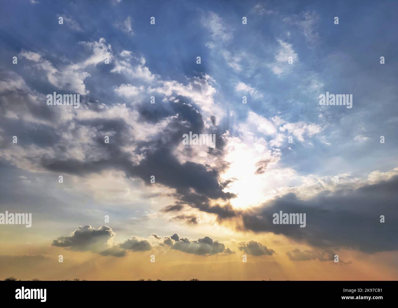 Sonnenuntergang und natur hintergrundbild -Fotos und -Bildmaterial in ...