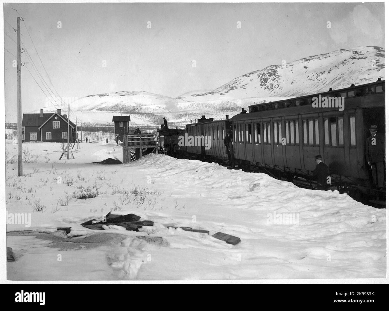 Der Bahnhof Bergfors wurde 1903 mit einem Stationshaus aus Holz ...