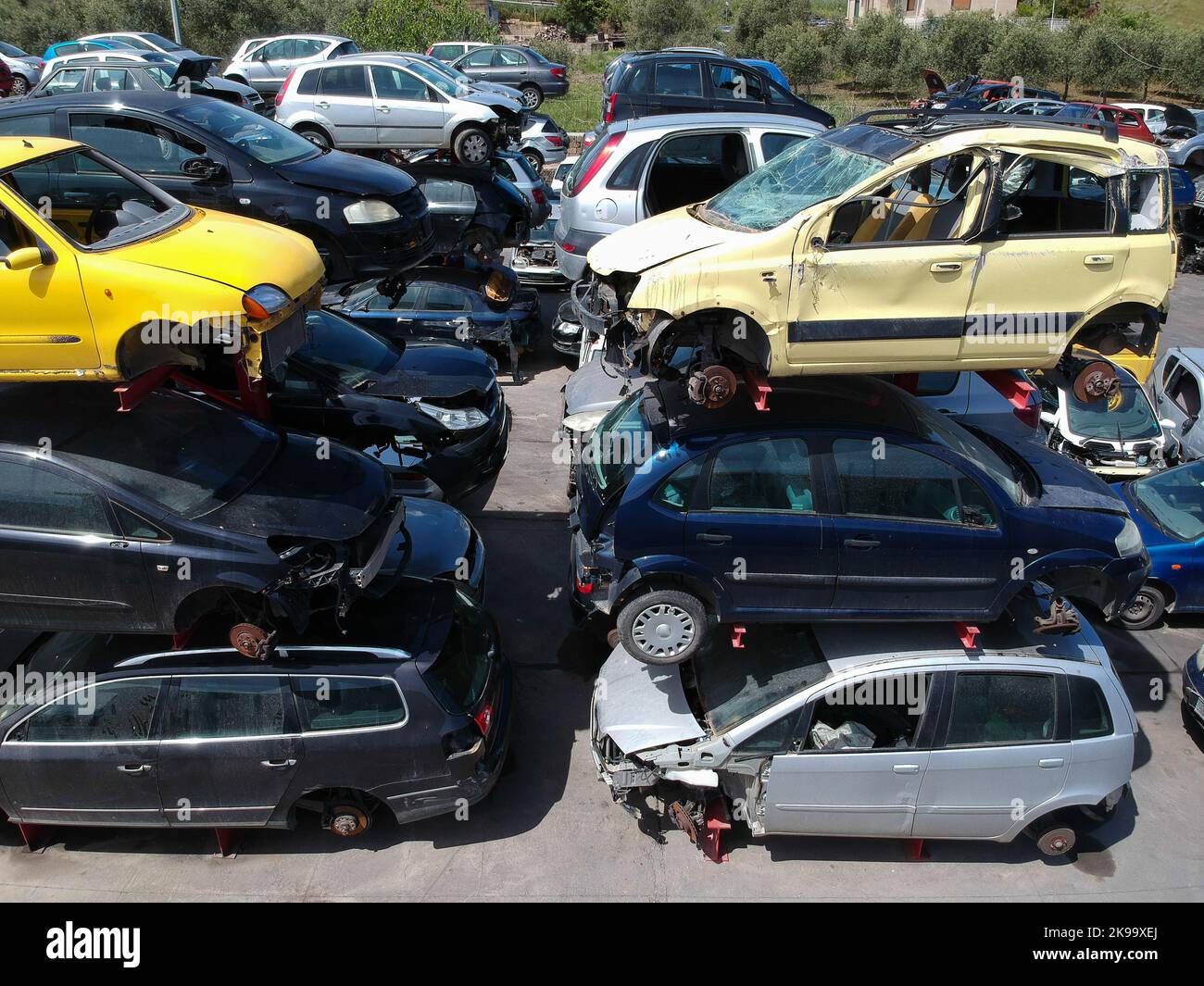 Schrottplatz stapel -Fotos und -Bildmaterial in hoher Auflösung – Alamy