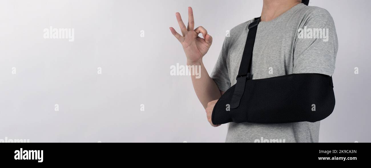 Gebrochener Arm. Arm Sling Therapie Unterstützung und um den Ellbogen ...