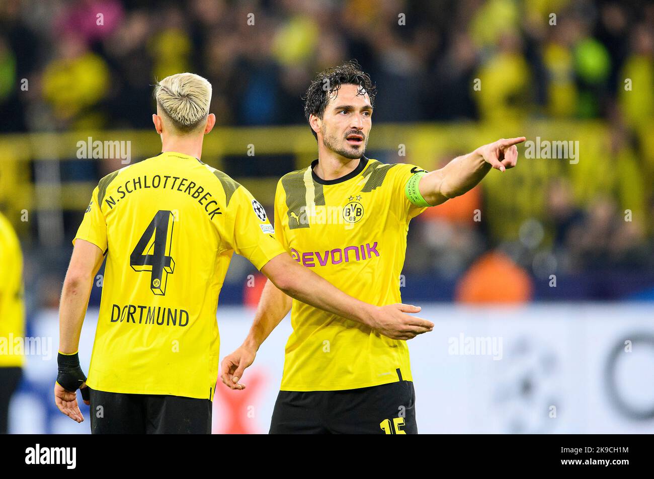 Mats HUMMELS (DO) r. mit Nico SCHLOTTERBECK (DO), Geste, Geste Fußball Champions League ...