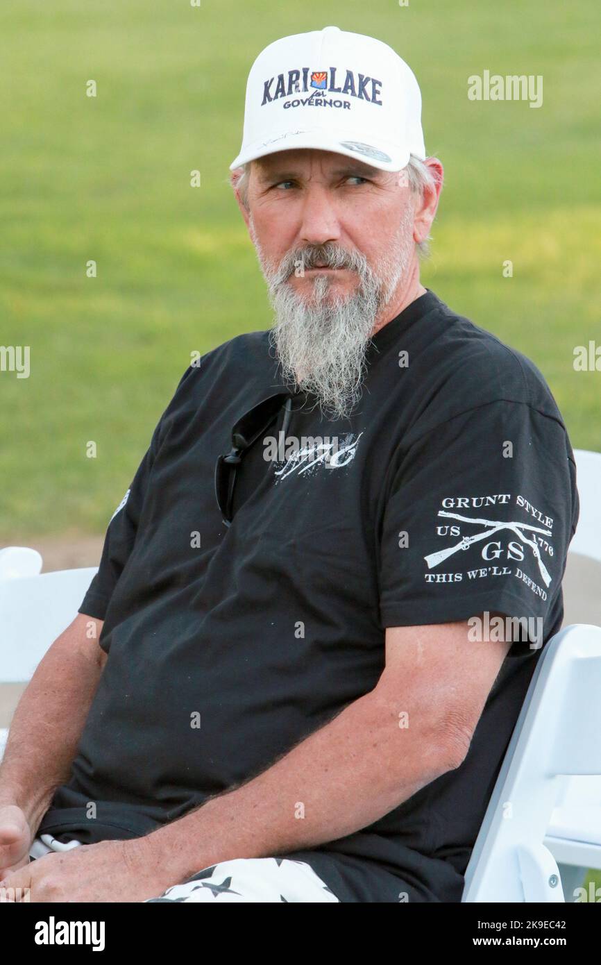 Arizona, USA. 27. Oktober 2022. Unterstützer des Gouverneurskandidaten ...