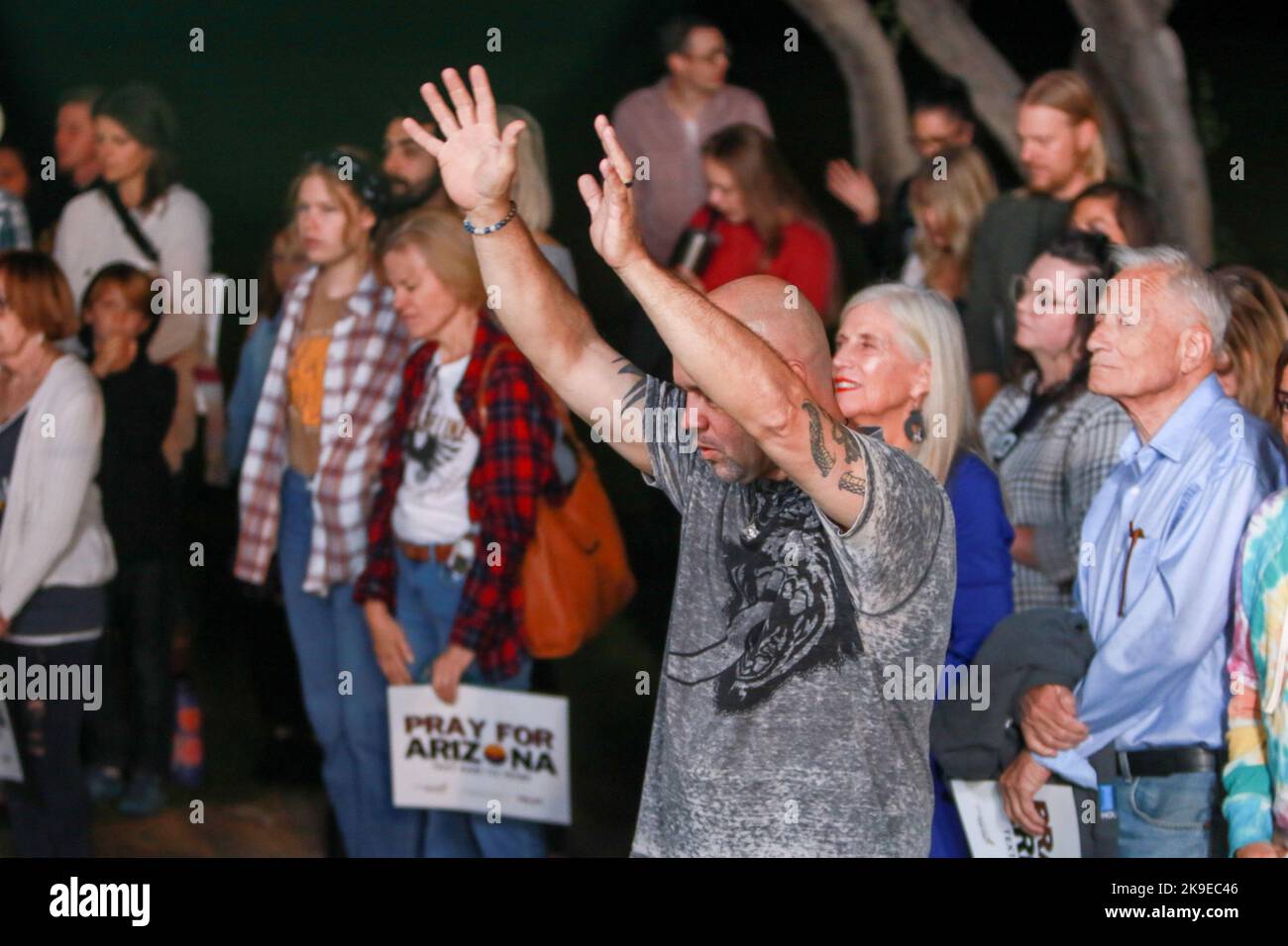 Arizona, USA. 27. Oktober 2022. Unterstützer der Gouverneurskandidatin ...