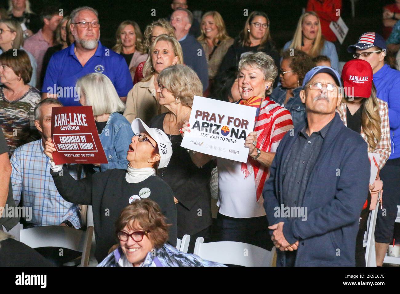 Unterstützer des Gouverneurskandidaten-Kandidaten Kari Lake aus Arizona ...