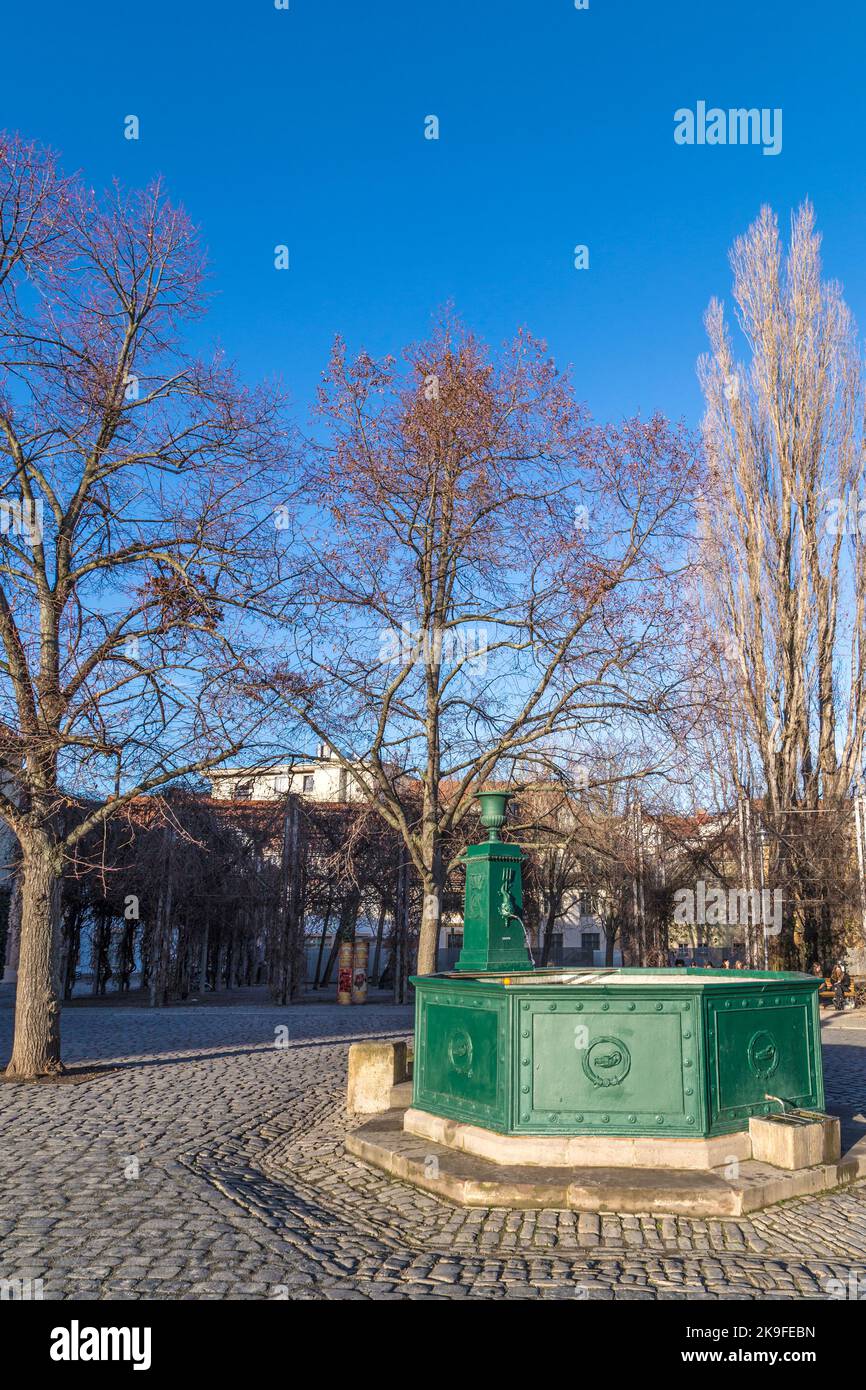 WEIMAR, DEUTSCHLAND - 19. DEZEMBER 2015: Berühmter Goethebrunnen auf ...