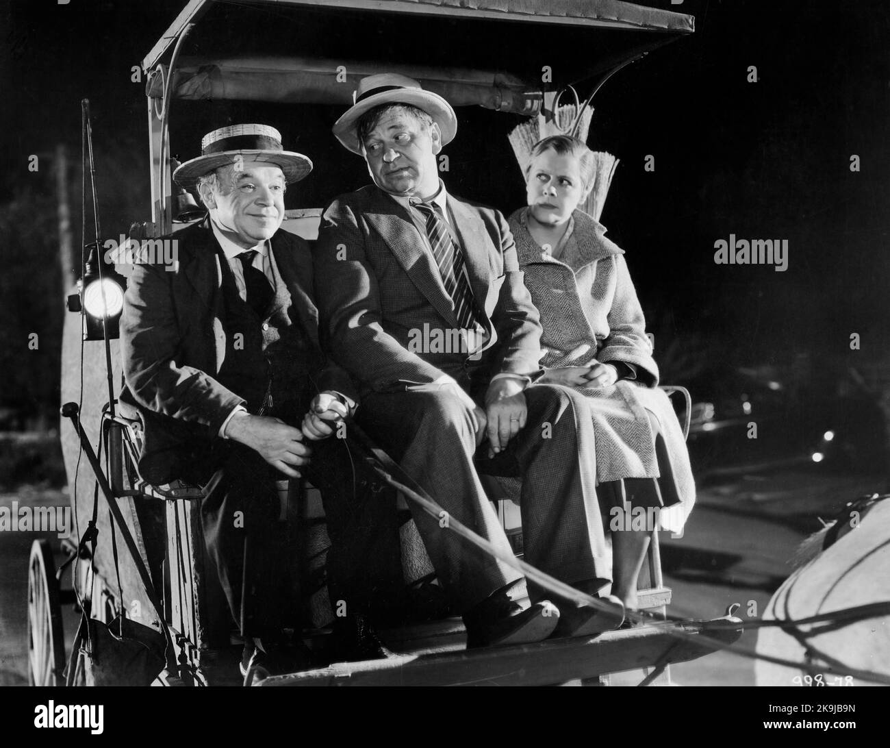 Wallace Beery (Mitte), Janet Beecher, Drehort des Films, „The Good Old Soak“, MGM, 1937 ...