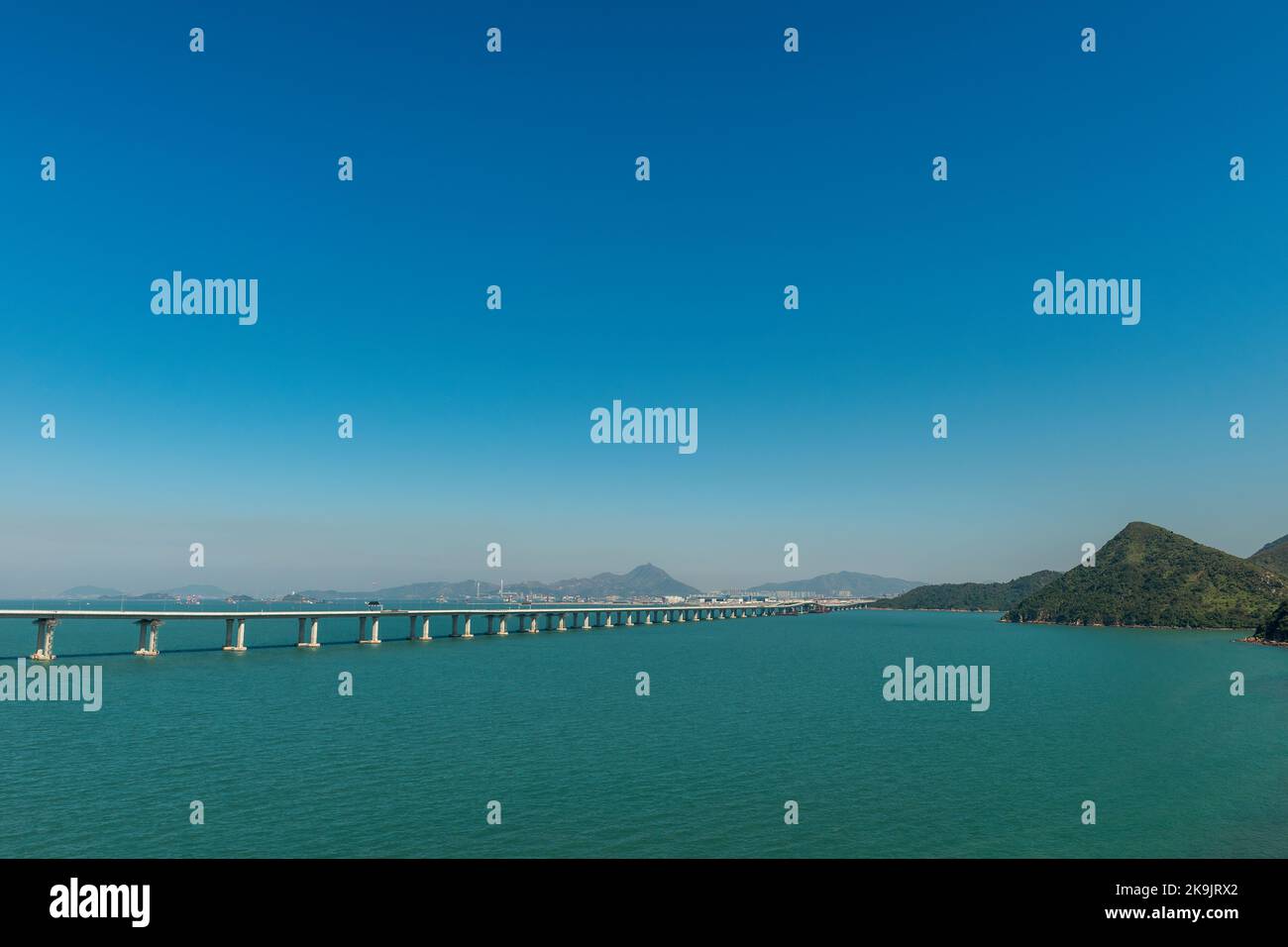 Der Abschnitt der Hong Kong Link Road der Hong Kong-Zhuhai-Macao Brücke ...