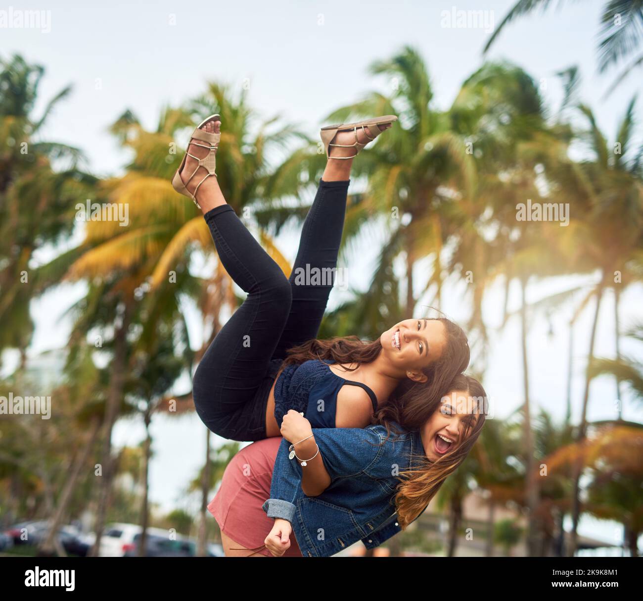 Leben mit meiner besten Freundin. Zwei weibliche beste Freundinnen, die ...