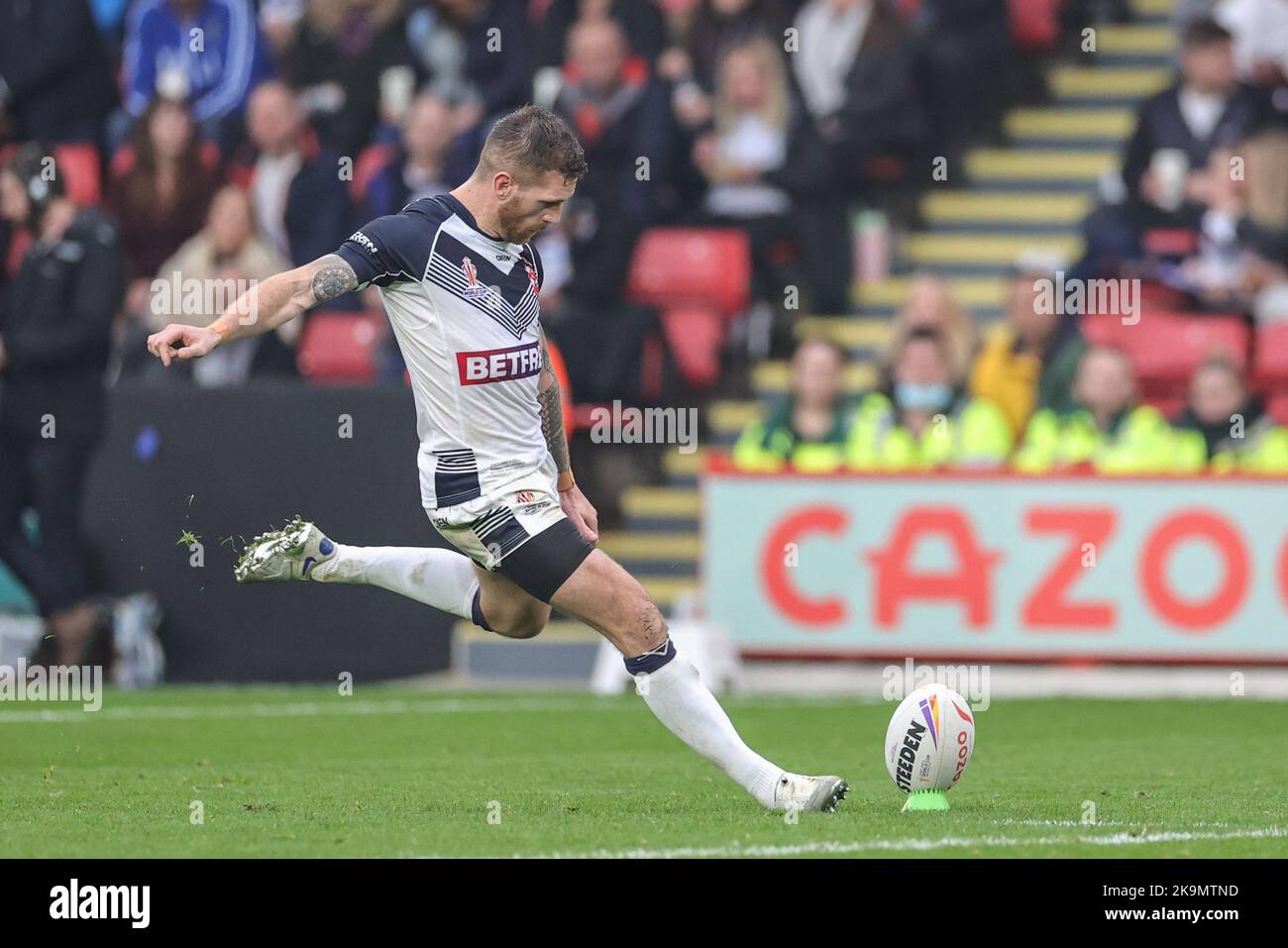 Marc Sneyd aus England konvertiert beim Rugby League World Cup 2021 ...