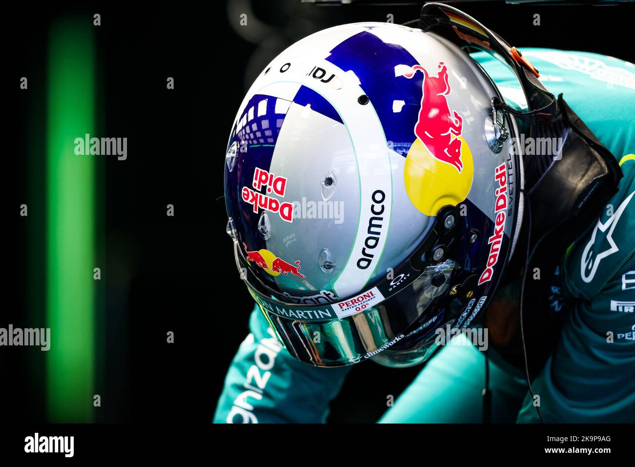 VETTEL Sebastian (ger), Aston Martin F1 Team AMR22, mit Spezialhelm zu ...