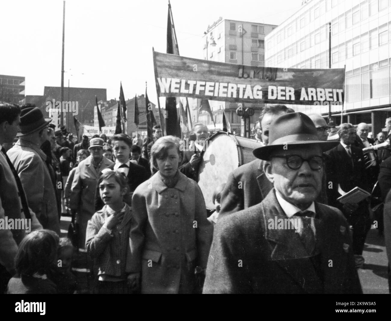 Mai-Demonstrationen des Deutschen Gewerkschaftsbundes (DGB) im Jahr 1964-71 mit ...