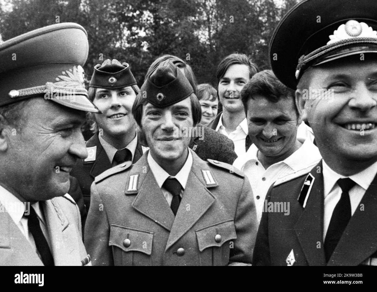 Als Zeichen der Versöhnung legten Linke und die Friedensbewegung hier ...