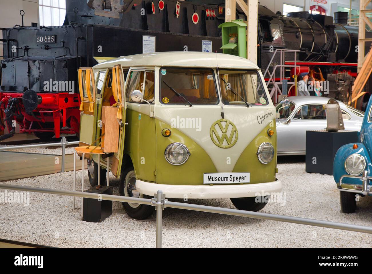 SPEYER, DEUTSCHLAND - OKTOBER 2022: Weiß grün gelb VW Volkswagen Typ 1 ...