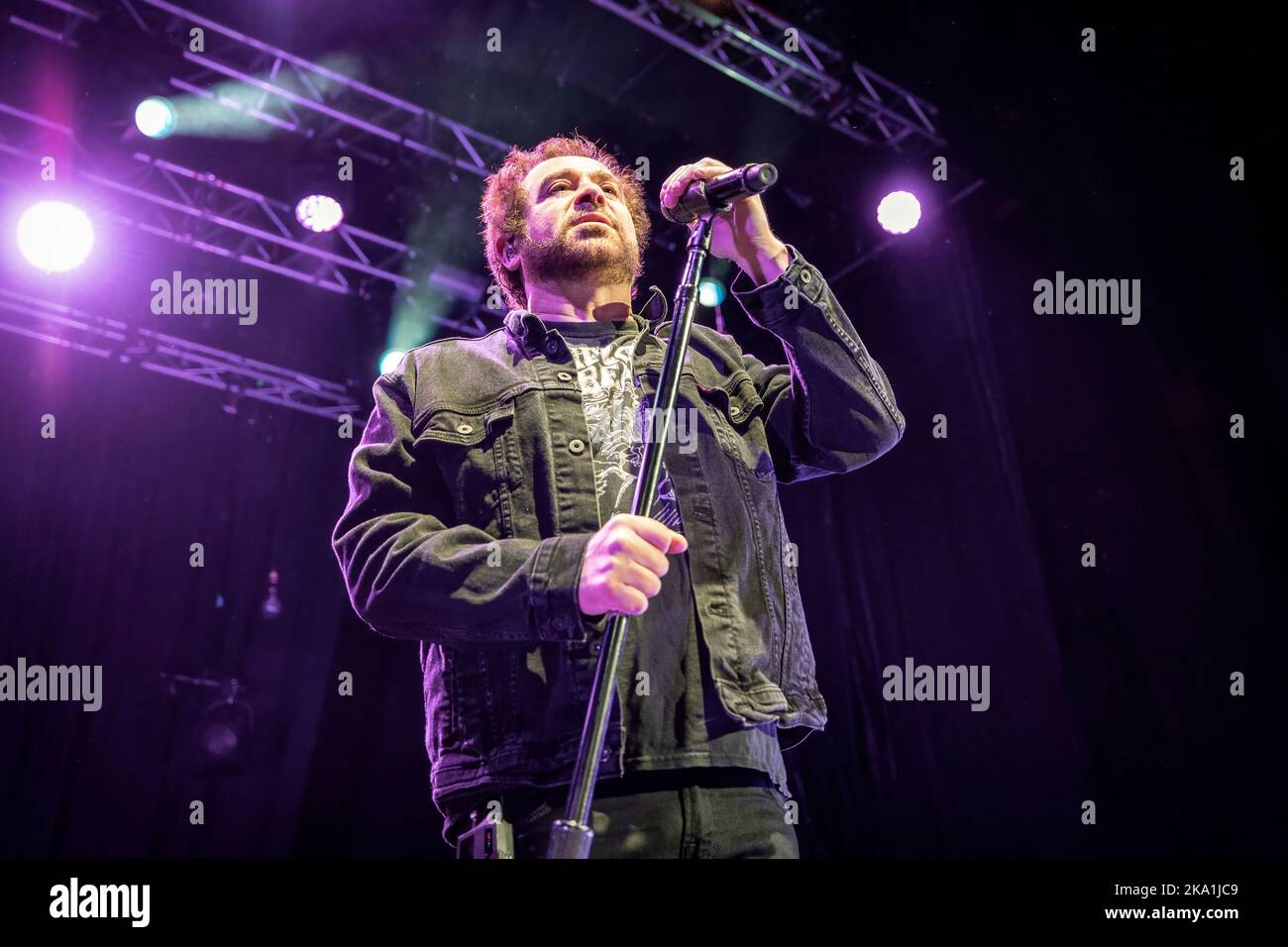 Counting Crows Singer Adam Duritz Fotos Und Bildmaterial In Hoher