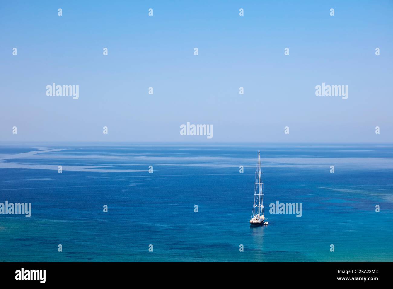 Segeln und ankern -Fotos und -Bildmaterial in hoher Auflösung – Alamy