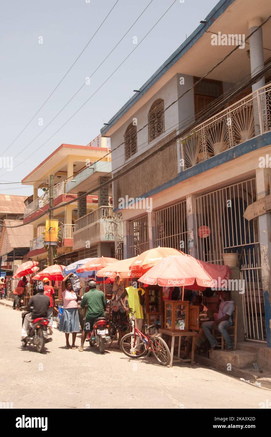 Straßenszene, Jacmel, Haiti. Jacmel ist eine große Stadt an der ...