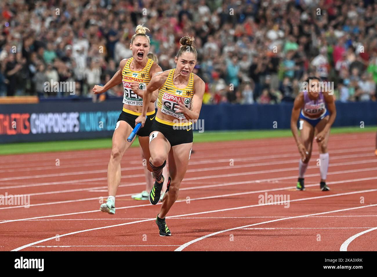 Deutschland: 4x100 Staffellauf Frauen Goldmedaille. Gina Luckenkemper ...