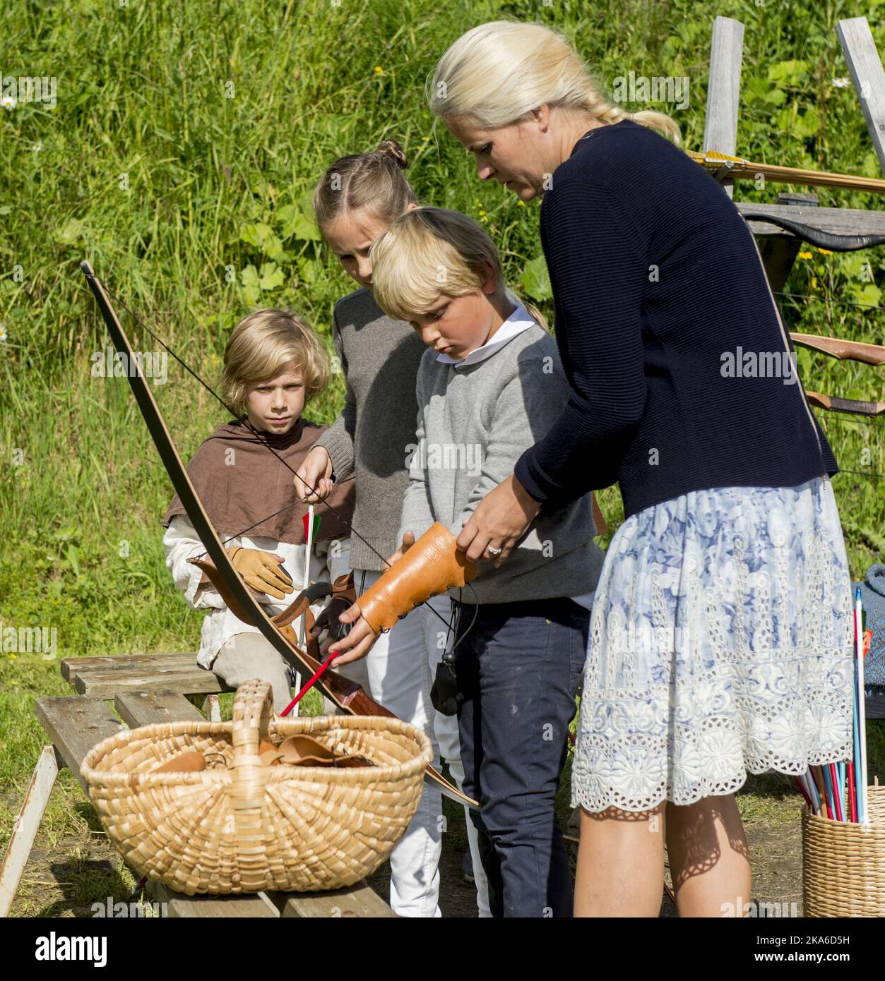 Norwegen, Stiklestad 20150724: Kronprinz Haakon und Kronprinzessin ...