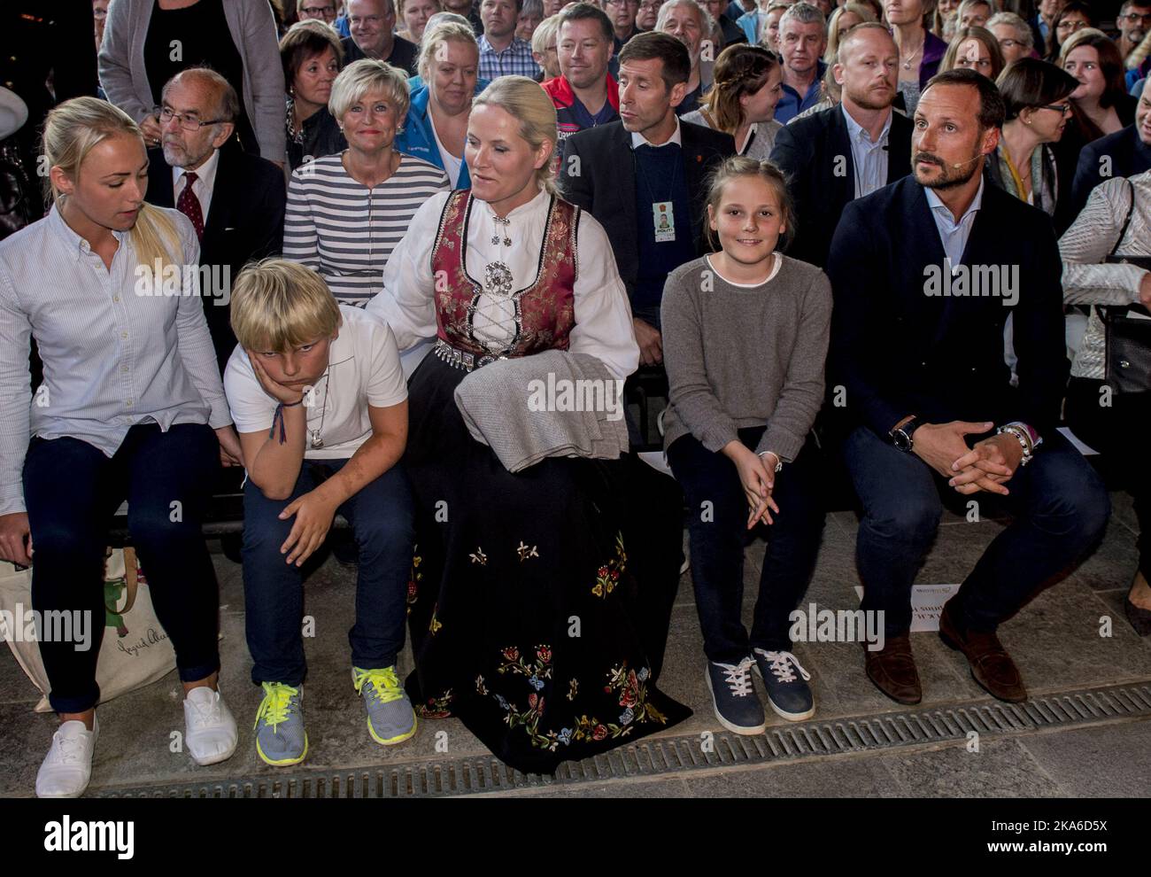 Norwegen, Stiklestad 20150724: Kronprinz Haakon und Kronprinzessin ...