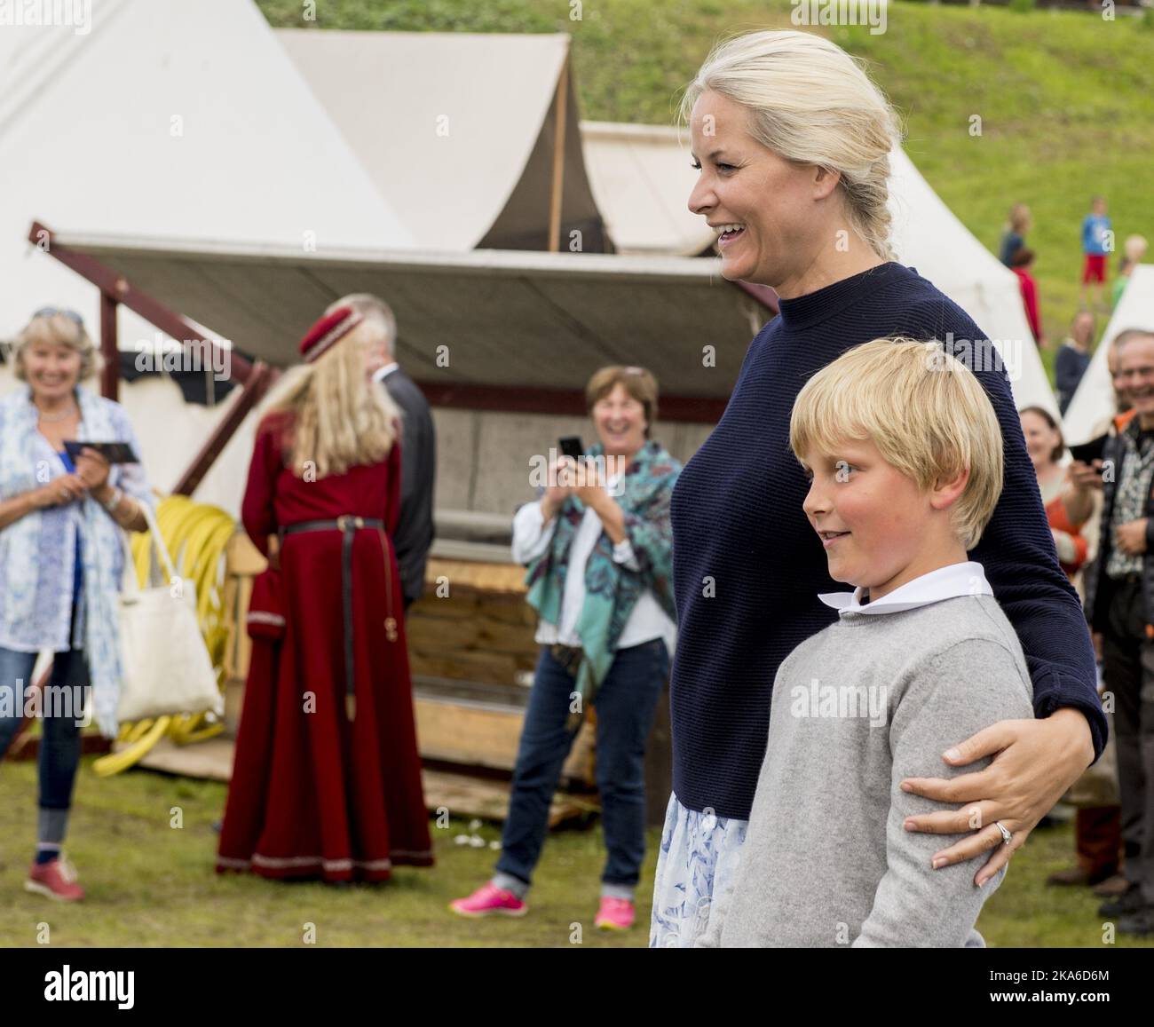 Norwegen, Stiklestad 20150724: Kronprinz Haakon und Kronprinzessin ...