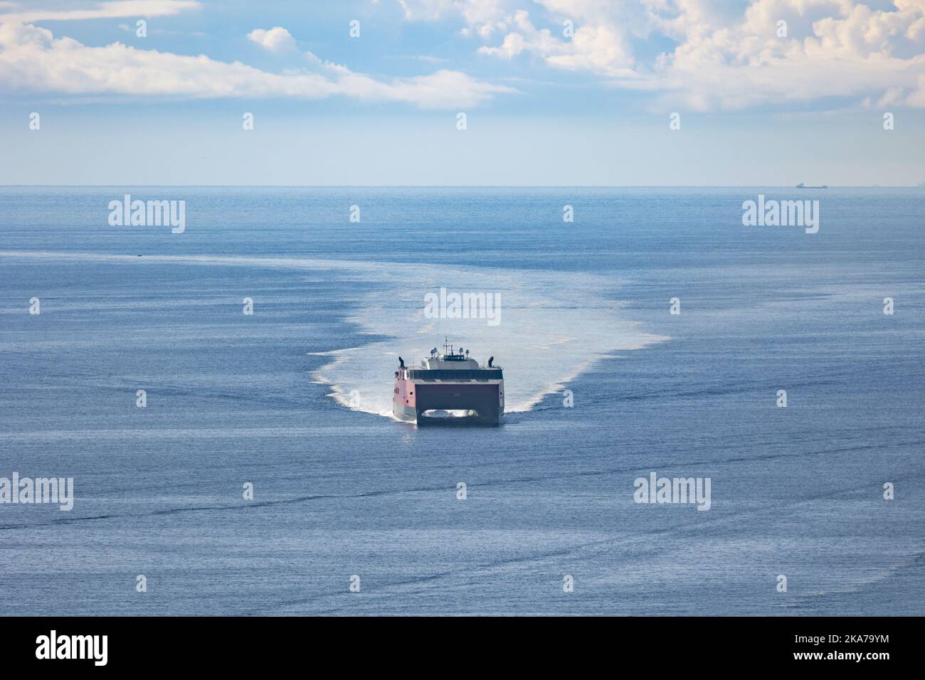 Kristiansand 20210507. Fjordline's neuer Katamaran Fjord FSTR dockt zum ...