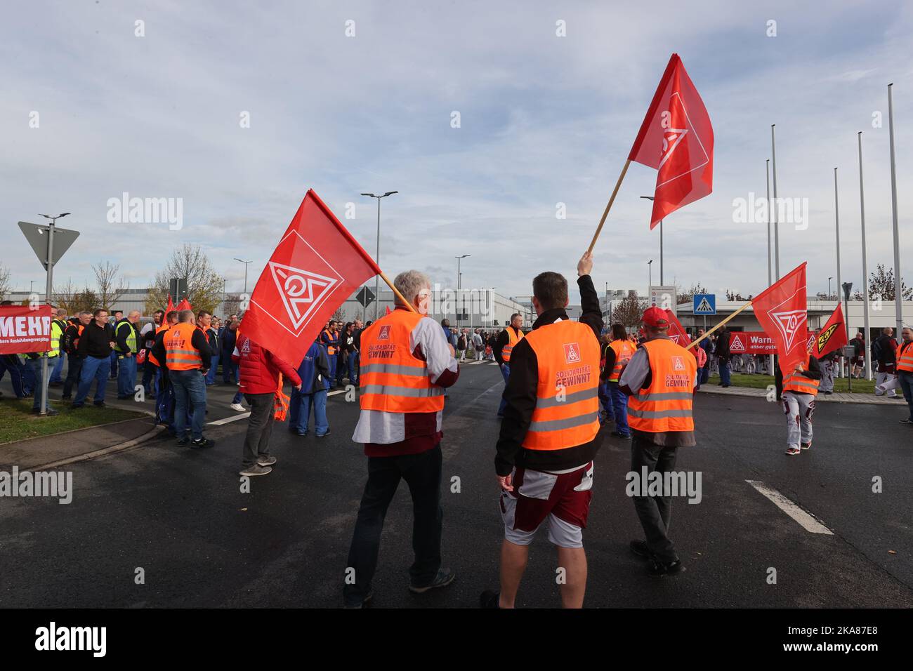 Ig metall fahnen -Fotos und -Bildmaterial in hoher Auflösung – Alamy