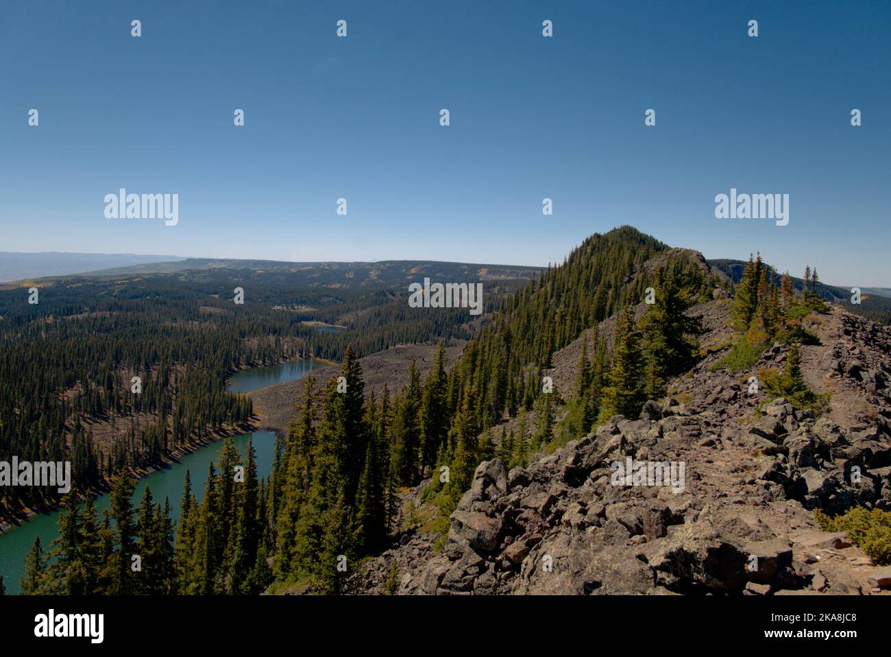 Ein Blick von Crag Crest, dem Gipfel von Colorado's Grand Mesa. Die ...