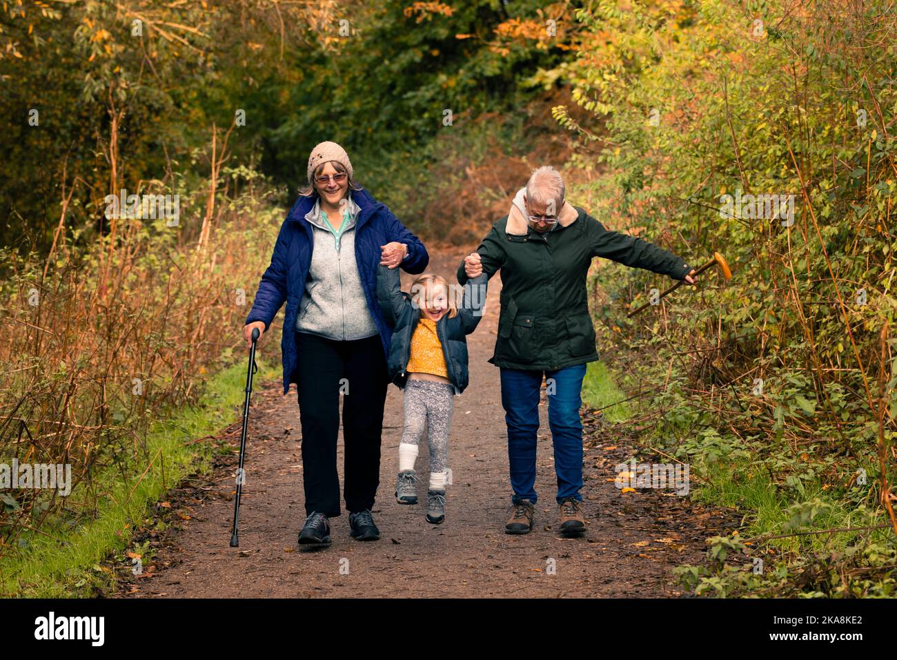 Junge kinderhand -Fotos und -Bildmaterial in hoher Auflösung – Alamy