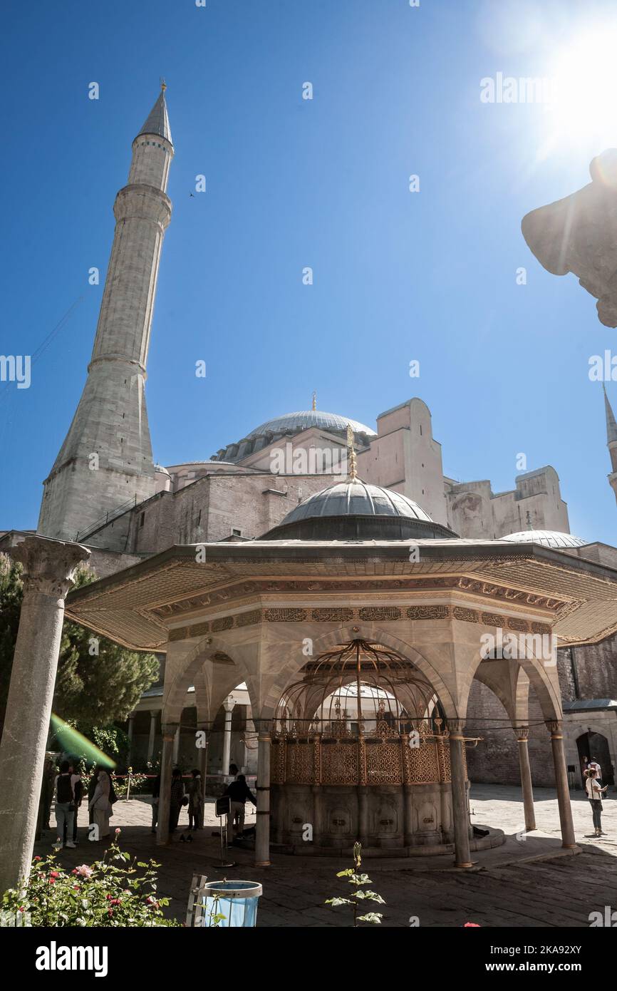 Bild des Sadirvan der Sophienmoschee. Hagia Sophia, offiziell die Hagia ...
