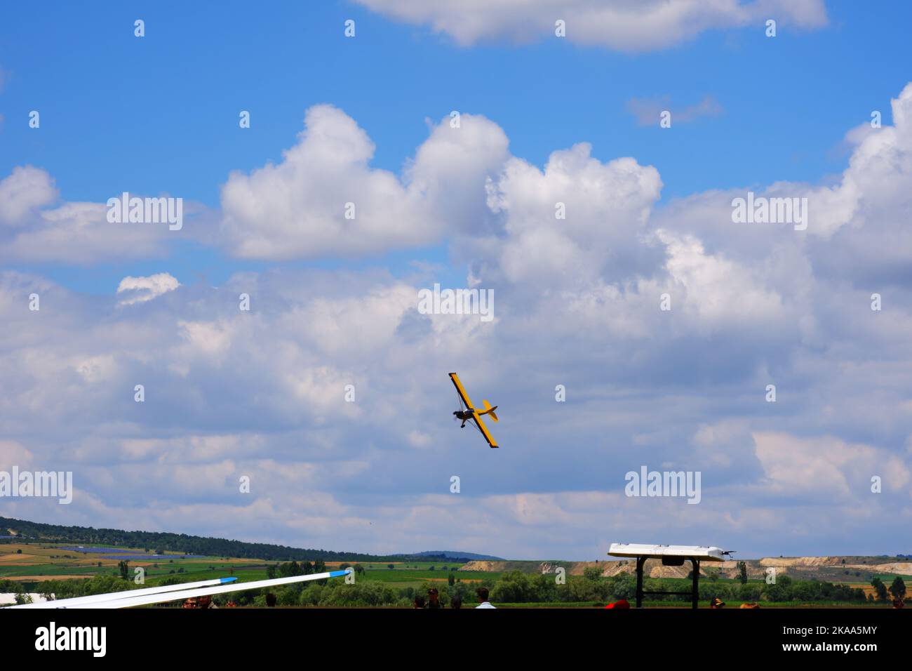 Flugzeug drehen -Fotos und -Bildmaterial in hoher Auflösung – Alamy