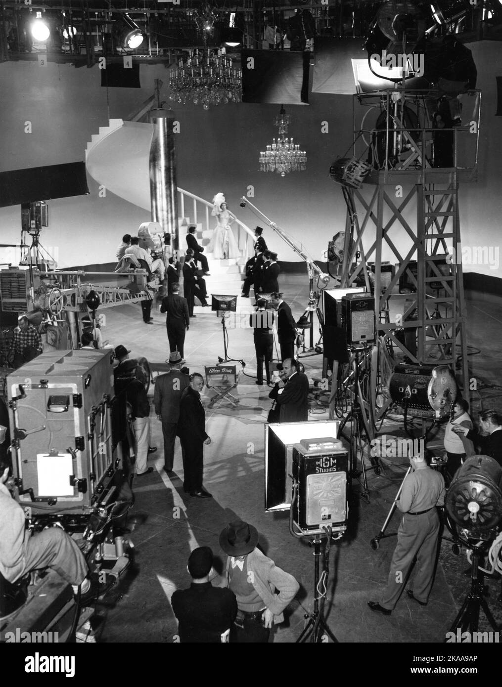 ARLENE DAHL als Eileen Percy am Set offen mit Technicolor Camera ...