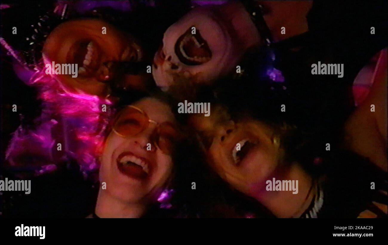 V/H/S/99, (aka VHS99), von links: Aminah Nieves, Tybee Diskin, Verona ...