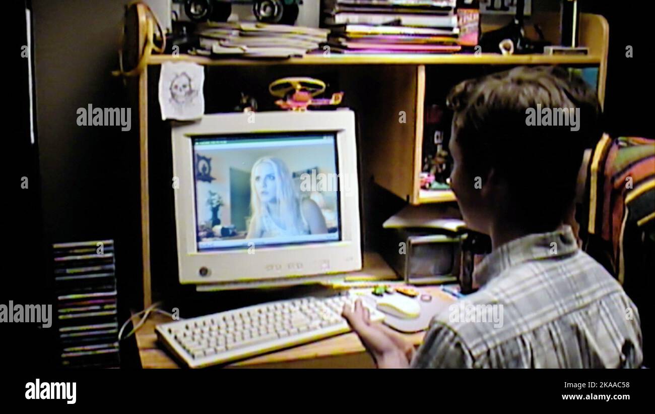 V/H/S/99, (aka VHS99), von links: Emily Sweet, Ethan Pogue, „The ...