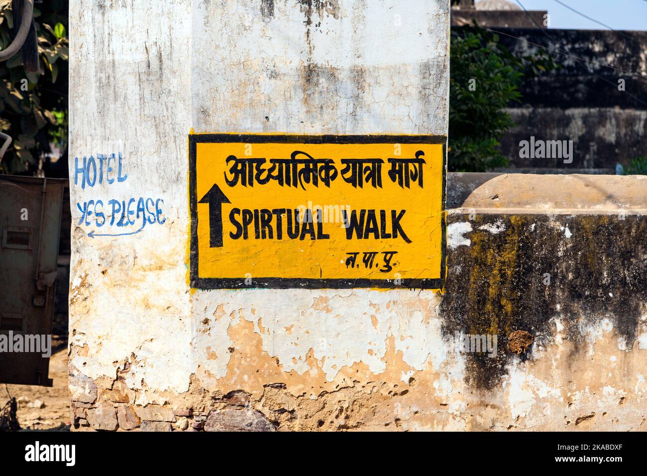 Das Schild Spiritual Walk hilft den Touristen, indem es versteht, wie ...