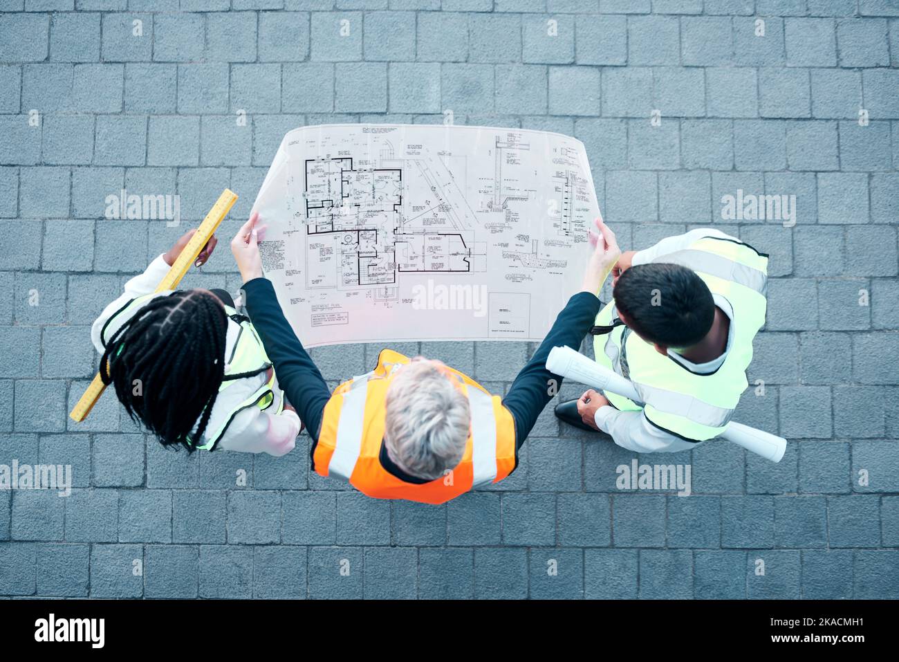 Team-, Architekt- und Blaupause-Papier bei der Planung von ...