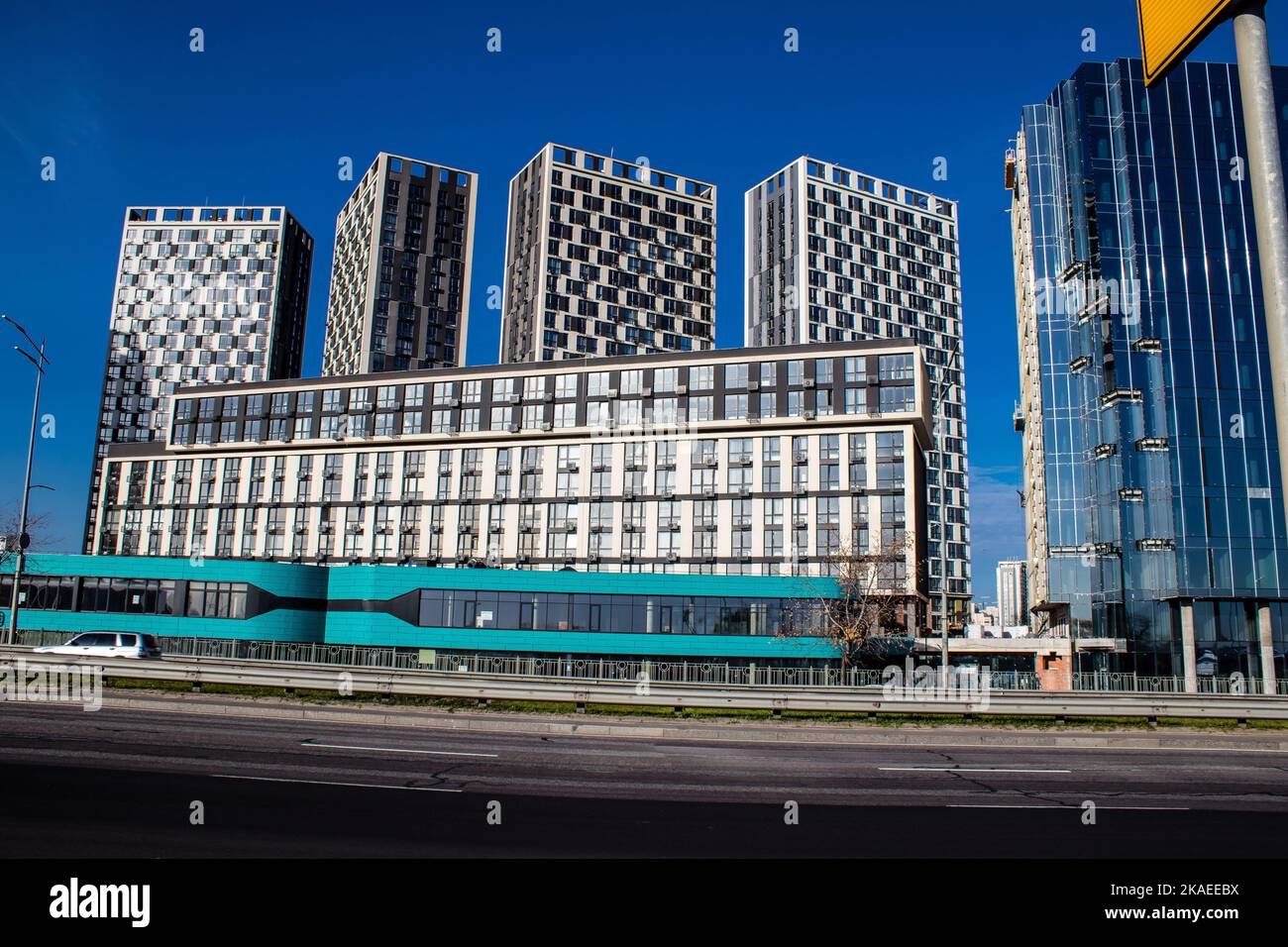 Stadtbild und Architektur der Stadt kiew während des Krieges mit ...