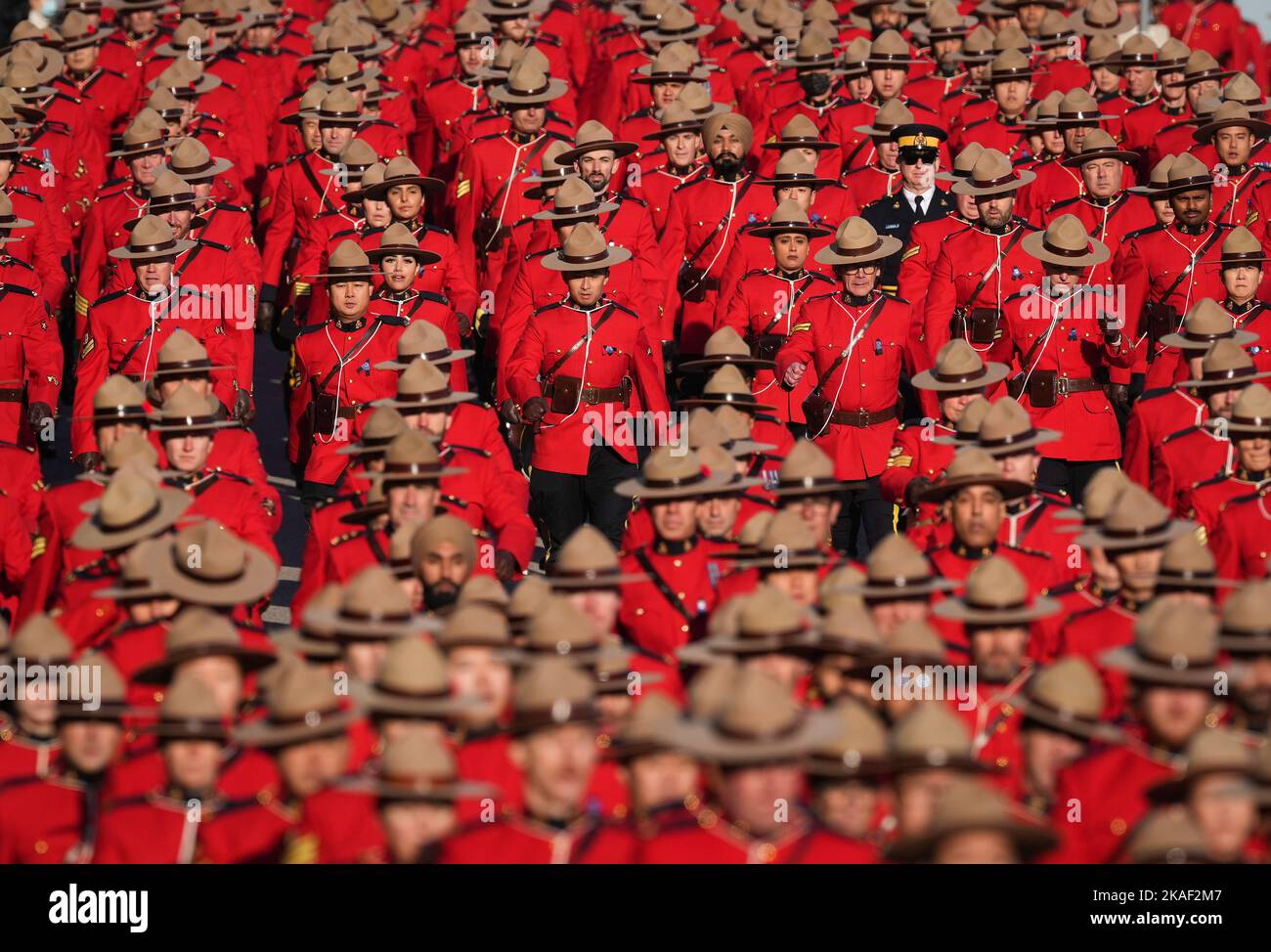 Richmond, Kanada. 02.. November 2022. RCMP-Offiziere in roter serge ...